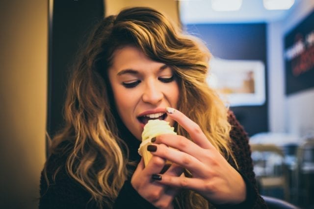 What is Binge Eating Disorder? 19 Signs & Symptoms For This Dangerous ...